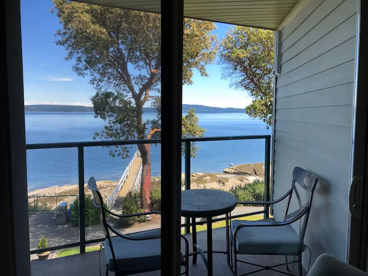Ocean Front Condo At Inn Of The Sea - Ladysmith