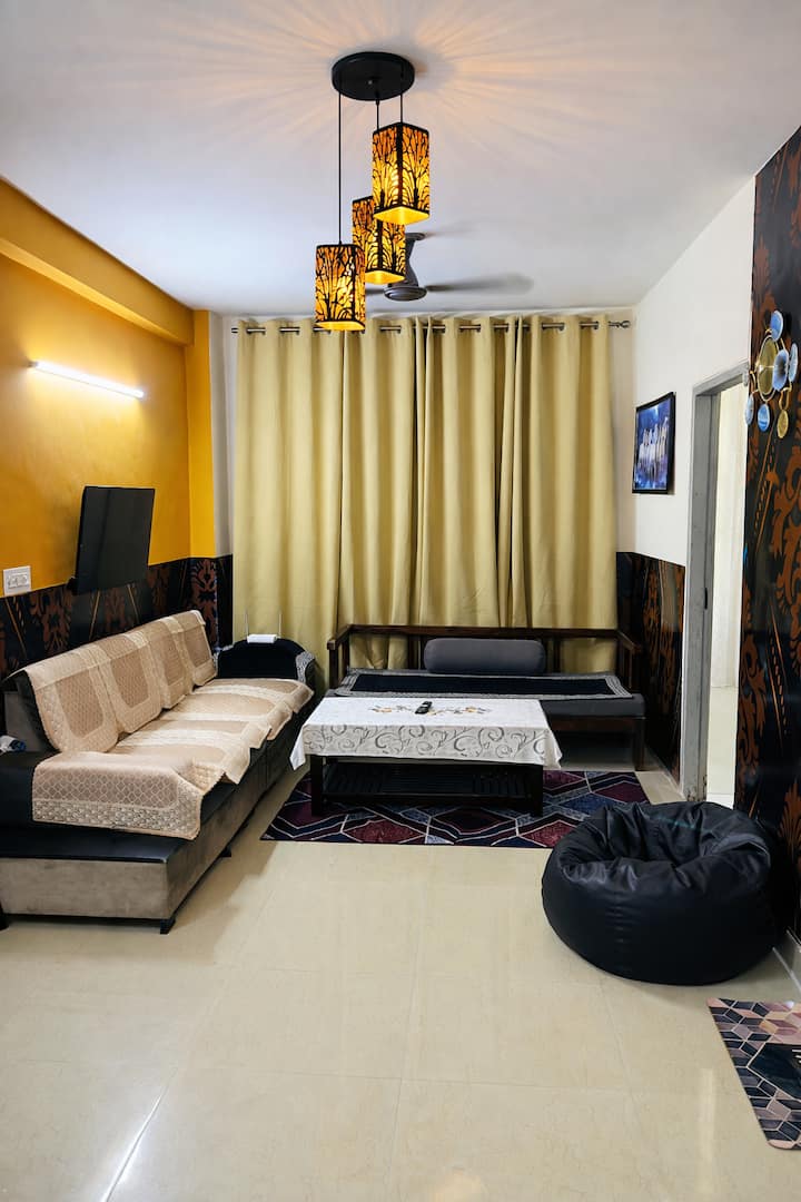 Cozy Den | 3bhk For Family | With Green Backyard - Faridabad