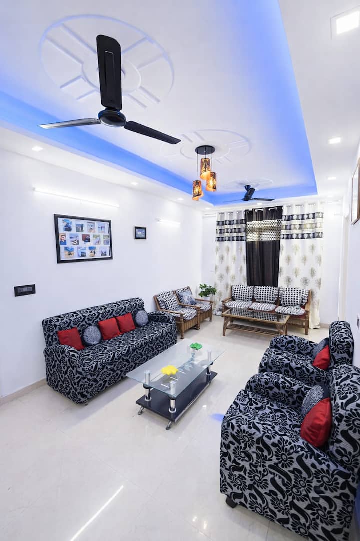 The Cozy Den | 2bhk For Family | Near Amrita Hosp - Faridabad