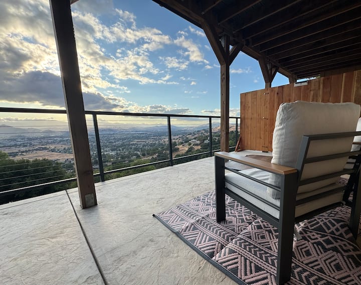Scenic Studio With Panoramic Views Of Morgan Hill - Morgan Hill, CA