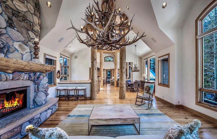 Spacious Aspen Getaway With Scenic Setting - Aspen, CO