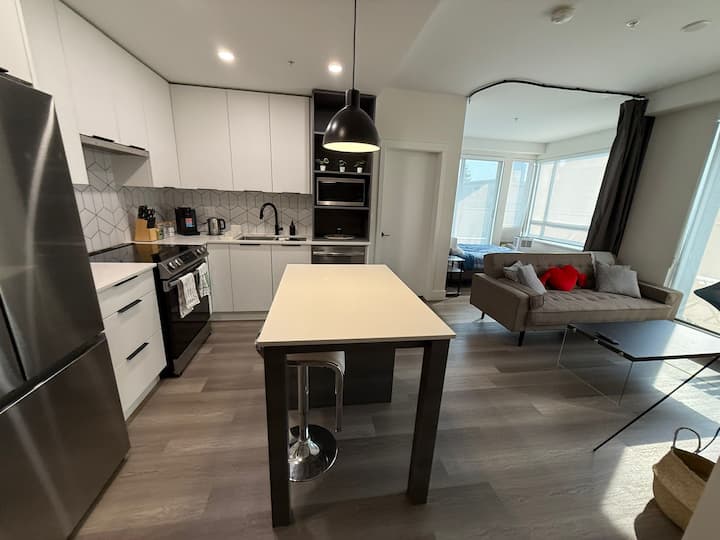2 Bed 1 Bath Central Apartment 30 Min To Vancouver - Surrey