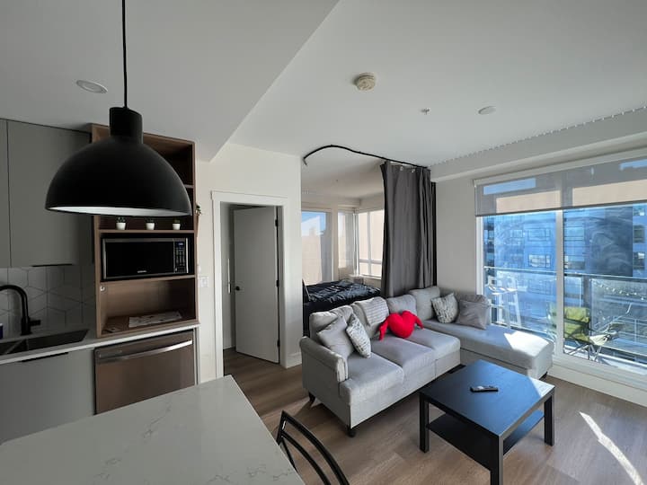 2 Bed 1 Bath Central Apartment 30 Min To Vancouver - Surrey