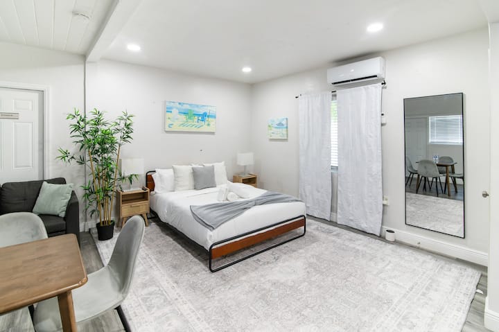 Miami Shores Stay | Stylish Apt Minutes To Ocean - Miami Shores, FL