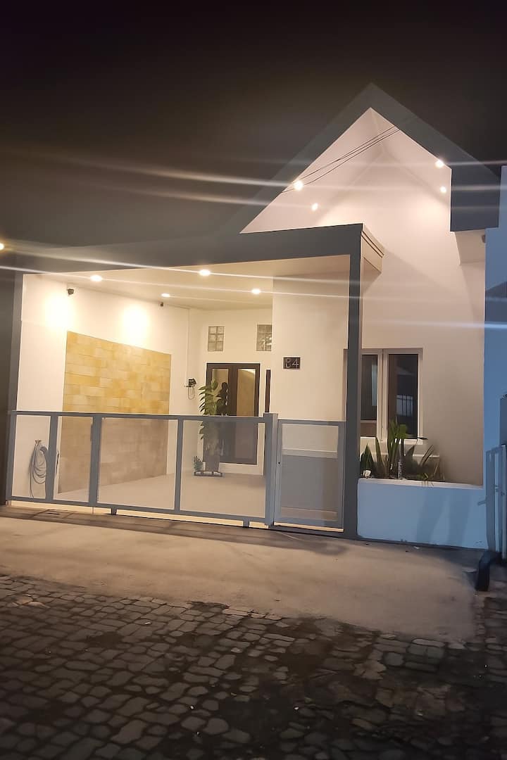 Ndalem Solo Guesthouse - Surakarta