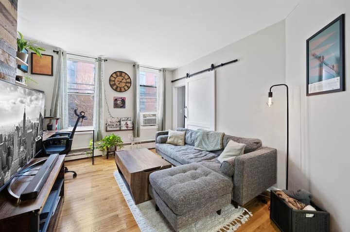New Chic Downtown Hoboken Oasis · Mins To Nyc - Hoboken, NJ