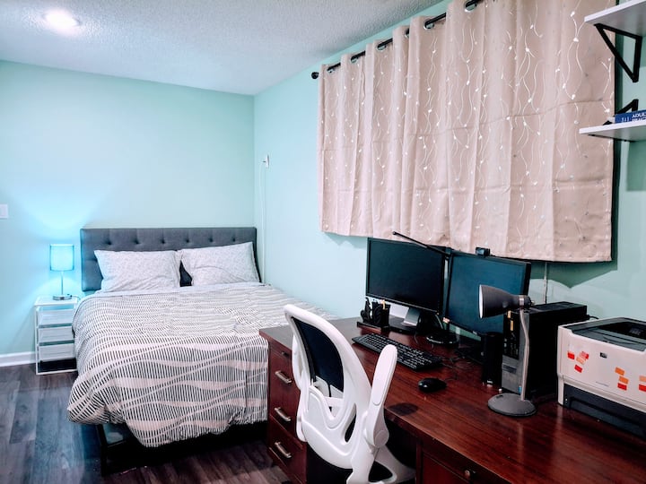 Private Guest 2 Br With Ba In Shared 3br-3ba House - Bloomington, IN