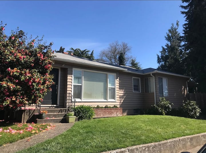Cozy Room In Desirable Bush Park - Salem, OR