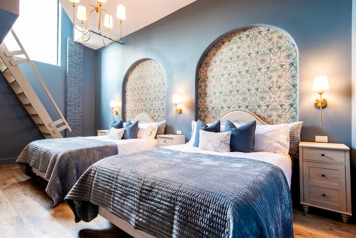 Hollyhock Suite 506: 1 Bed + 1 Loft Bed/1 Bath - Louisville, KY