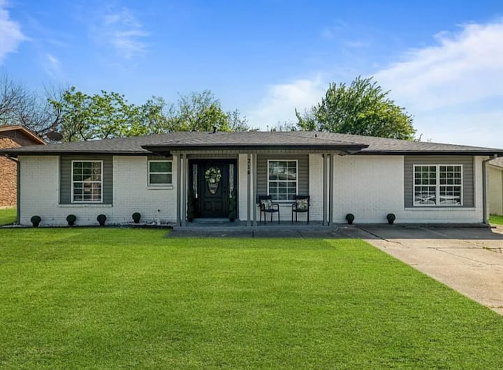 4 Br/2bathroom Arlington Cozy Modern Home. - 阿靈頓