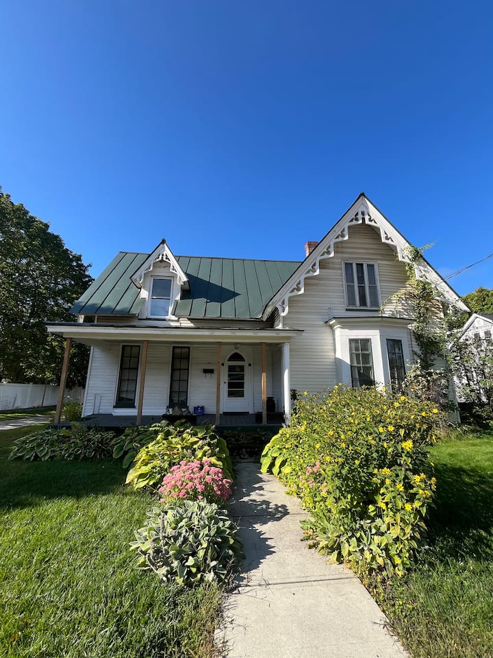 Victorian Home In Waterbury Village - Waterbury