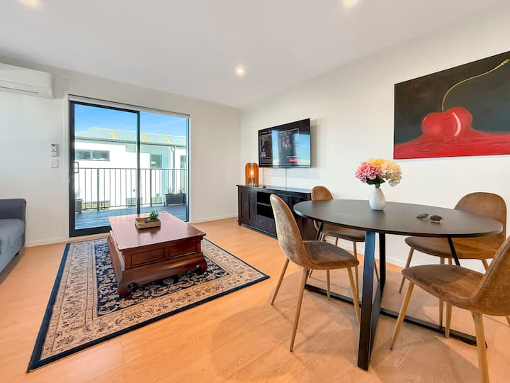 One Bedroom Stunner In Allen Street - Christchurch