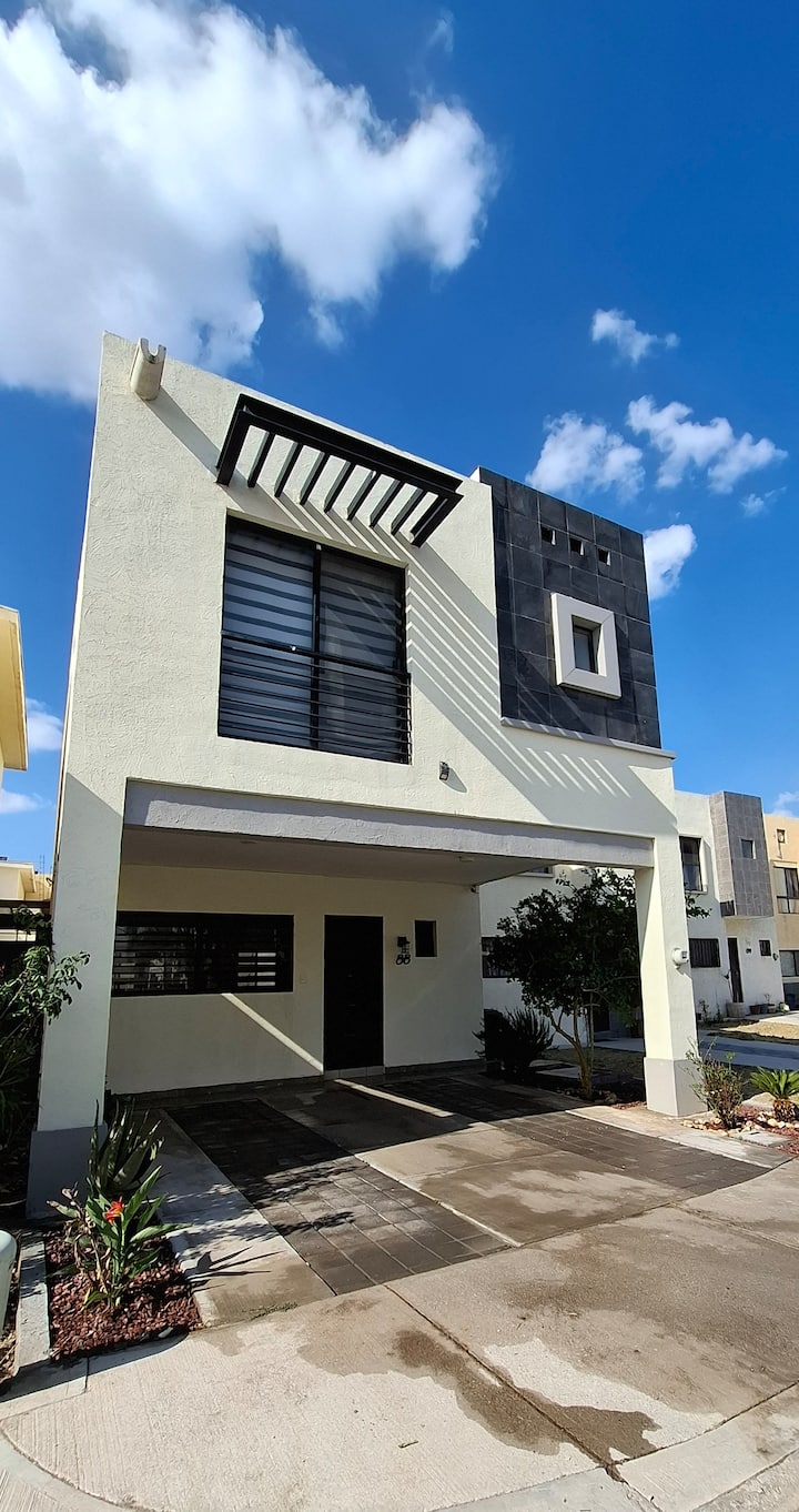 Moderna Casa Familiar Con Estilo Y Comodidad. - Torreón