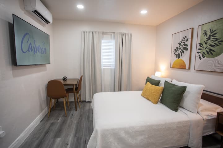 Cozy Modern Studio Near Sunny Isles & Bal Harbour - Miami Shores, FL