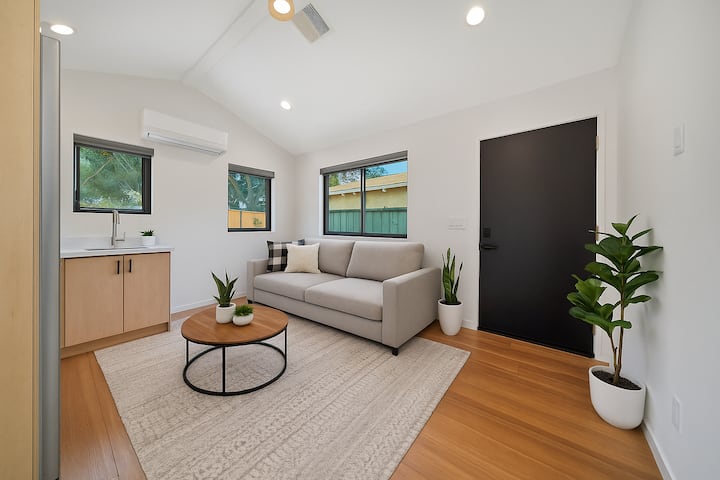 1 Bed / 1 Bath In-law Unit. Adorable Tiny House! - Cupertino