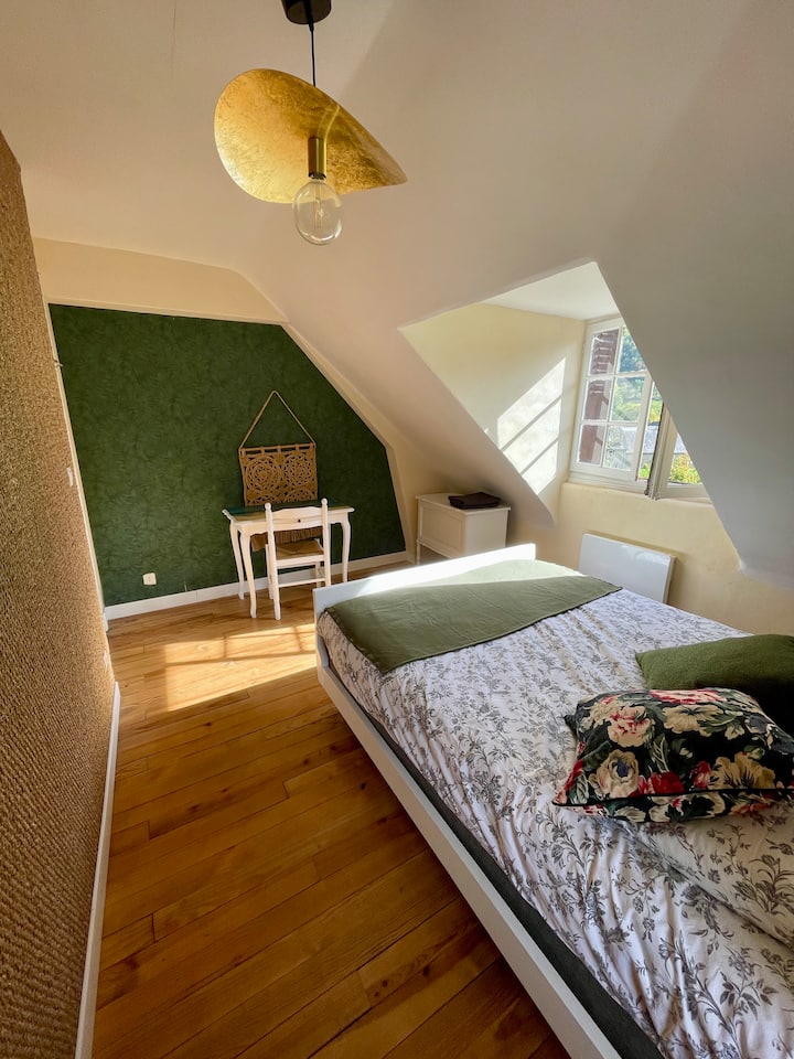 Chambre Double L'artiste
Altitude 875 - Cauterets