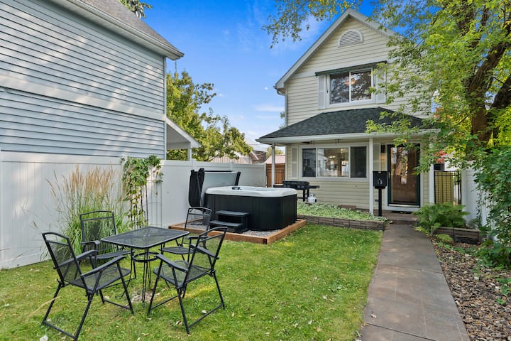 Downtown Whitefish Home + Hot Tub, Yard, Private - Whitefish, MT