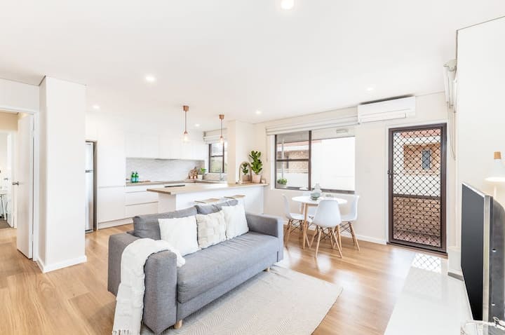 2br 1.5ba Seaview Apt | Free Garage Parking Onsite - Carlton