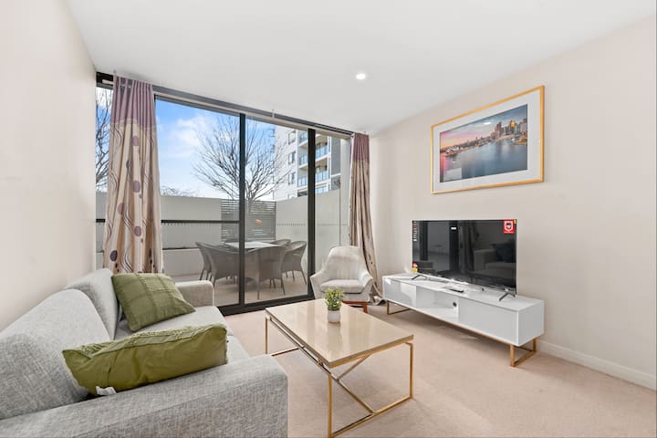 Spacious 3-bedroom Apartment + Lifestyle Amenities - Canberra