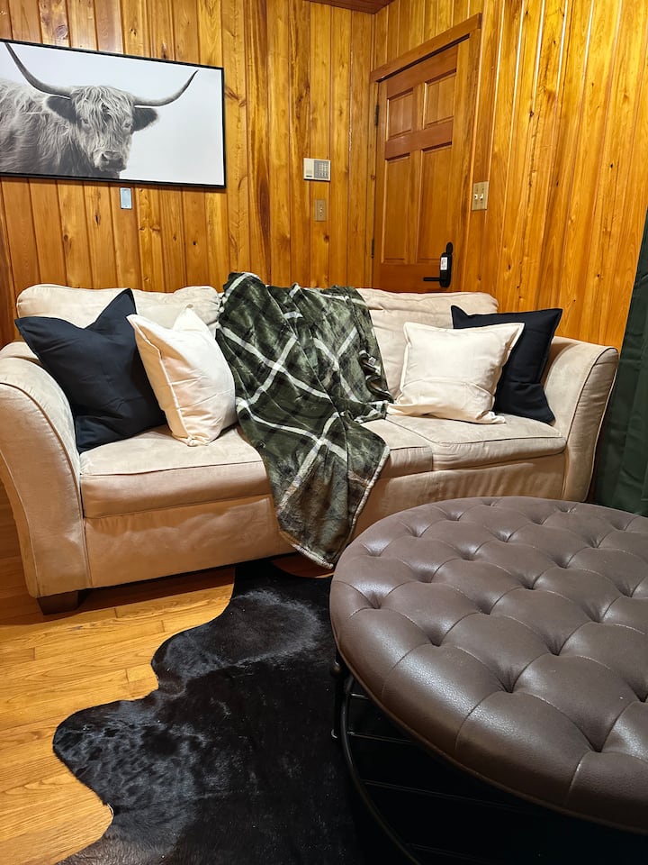 The Ark | Cozy Cabin Escape On City Acreage - Jacksonville, FL