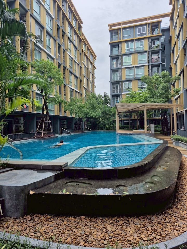 Modern 2 Bedroom Condo At - Prime Bangkok Location - Bangkok