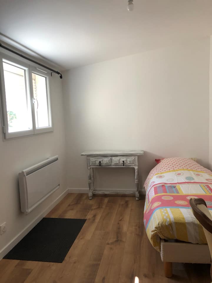 Chambre Indépendante Avec Douche Et Wc Privée - Antony