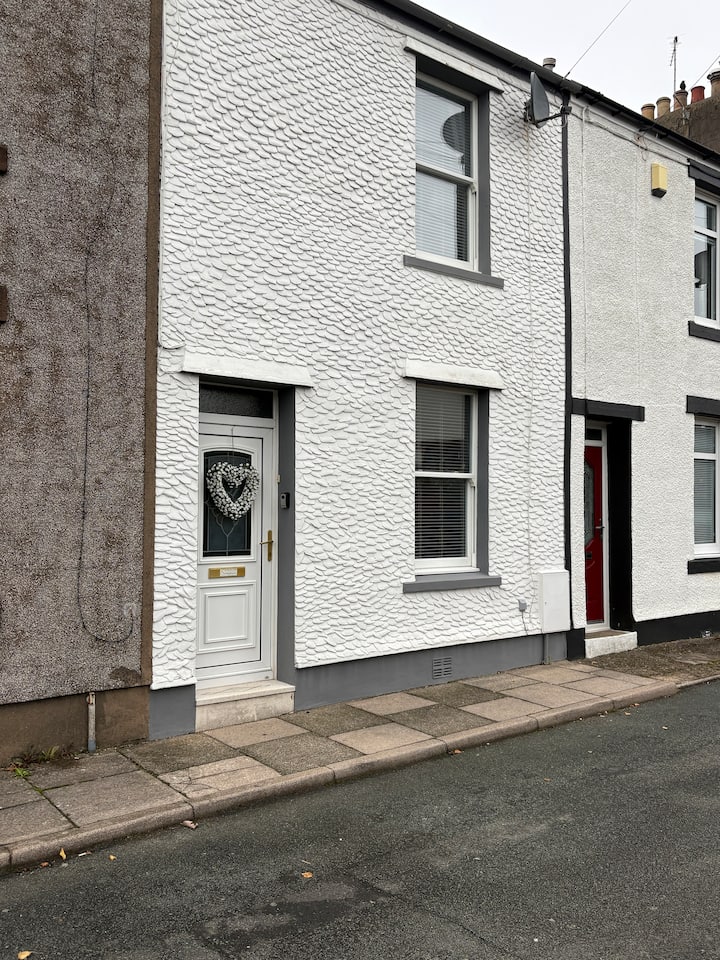 Cosy Retreat In The Lakes - Whitehaven Beach