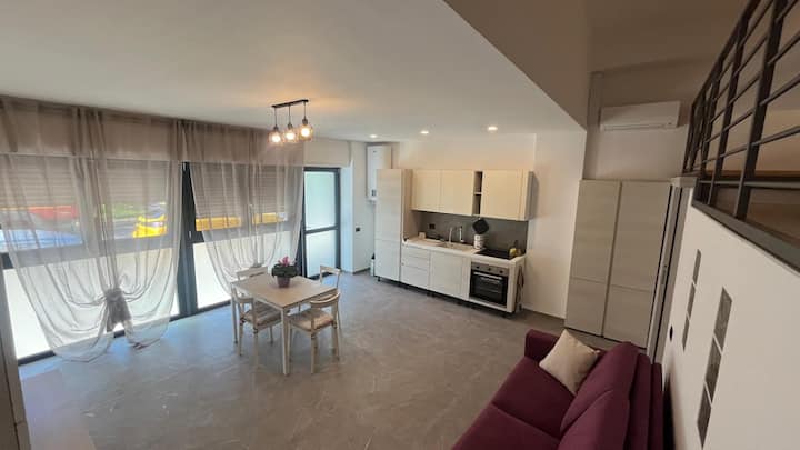 Appartamento Con Ingresso Indipendente E Soppalco - Saronno