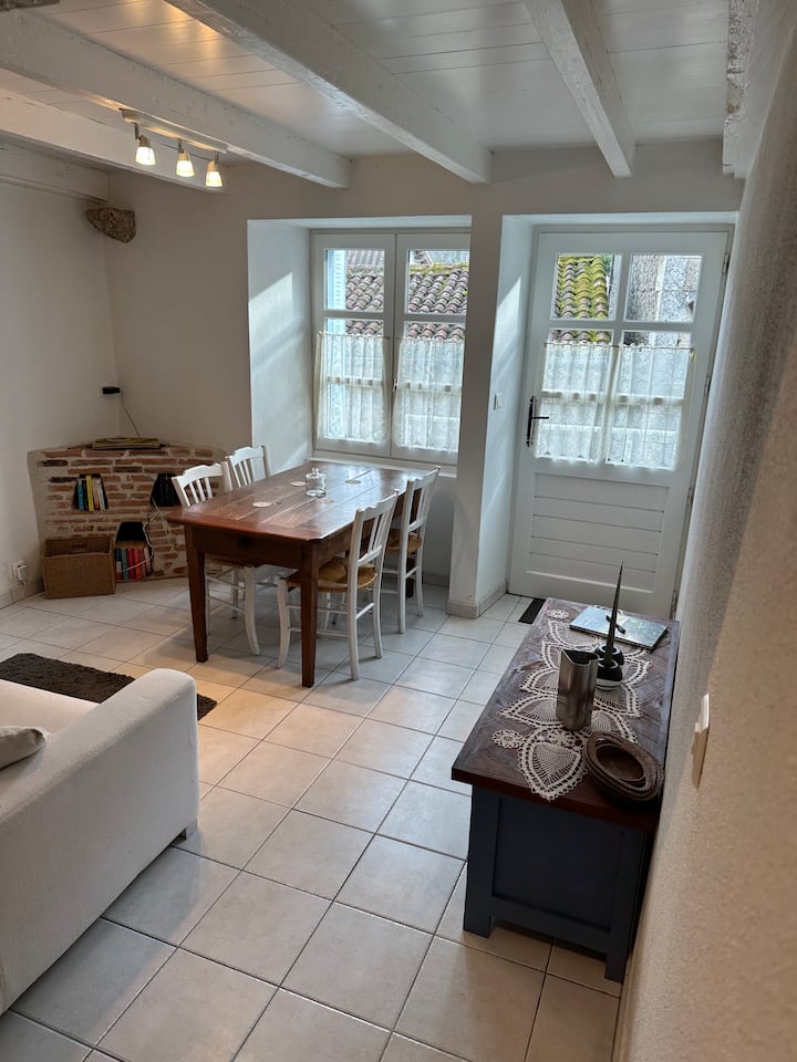 'Le Nid Douillet' Little House In The Countryside. - La Péruse