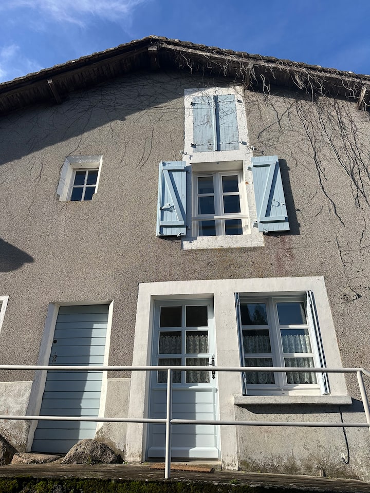 'Le Nid Douillet' Little House In The Countryside. - La Péruse