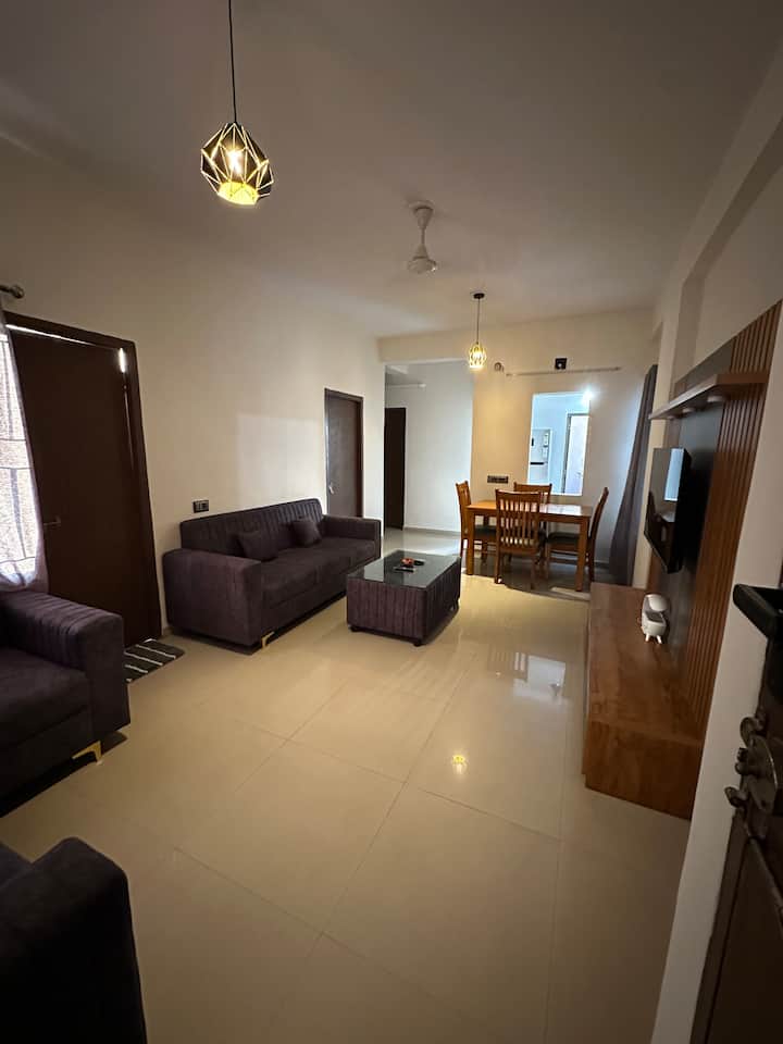 Cosy 2bhk With Balcony - Ahmedabad