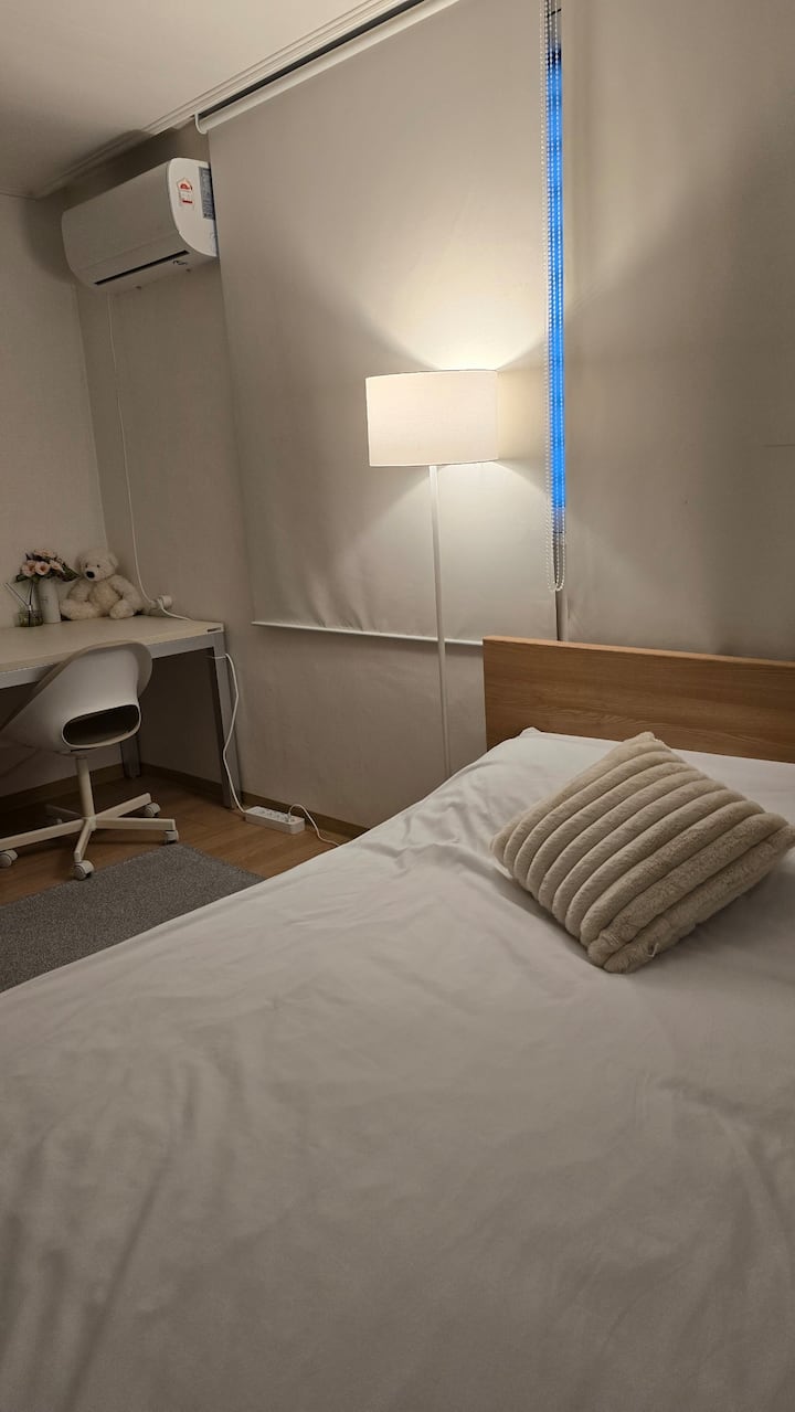 Happy House
[인증숙소]#강남역#가족여행# 맛집 #미용 #쇼핑#아기침대#하이체어 - Seoul