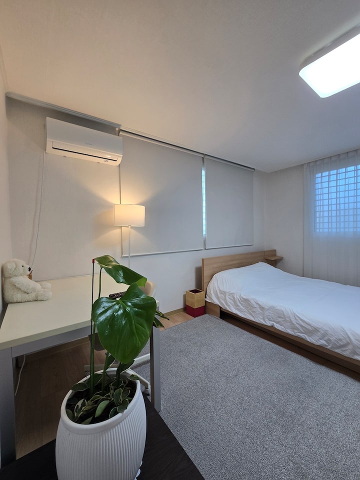 Happy House
[인증 숙소]
강남역 신논현역 가족여행 맛집 미용 쇼핑 - Séoul