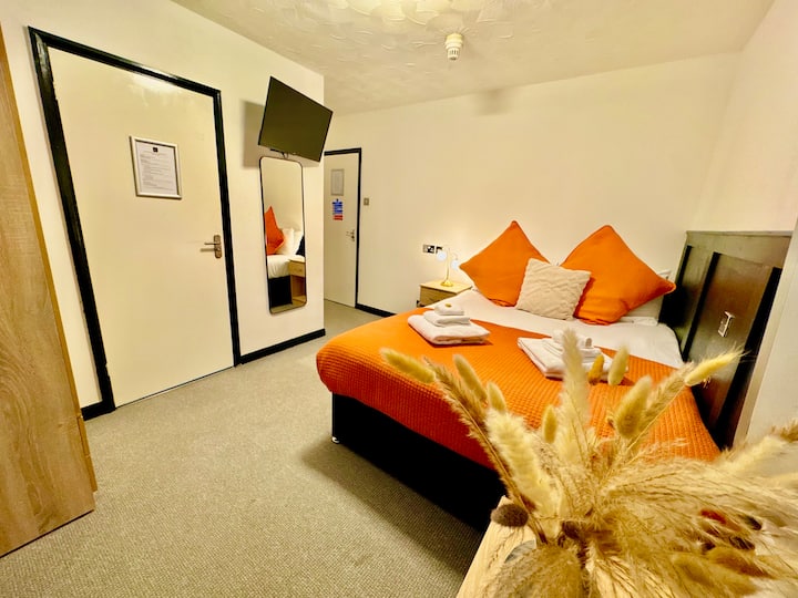 "Your Home Away From Home" (Double Room) - Llanelli