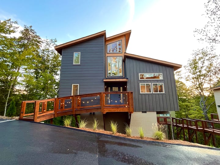 New+fresh+hot Tub+fireplace - Pigeon Forge, TN