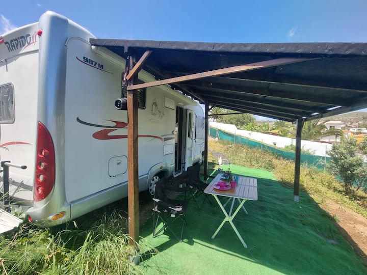 Autocaravana En Finca Privada. - Santa Brígida