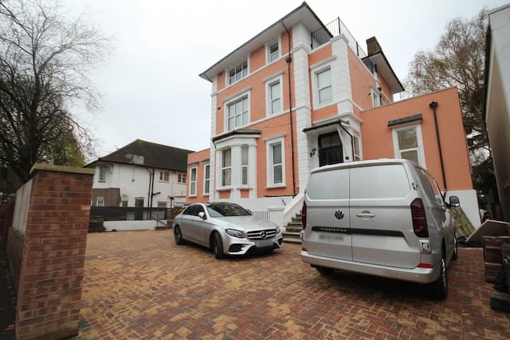 Isleworth Place - Apt. D - Twickenham