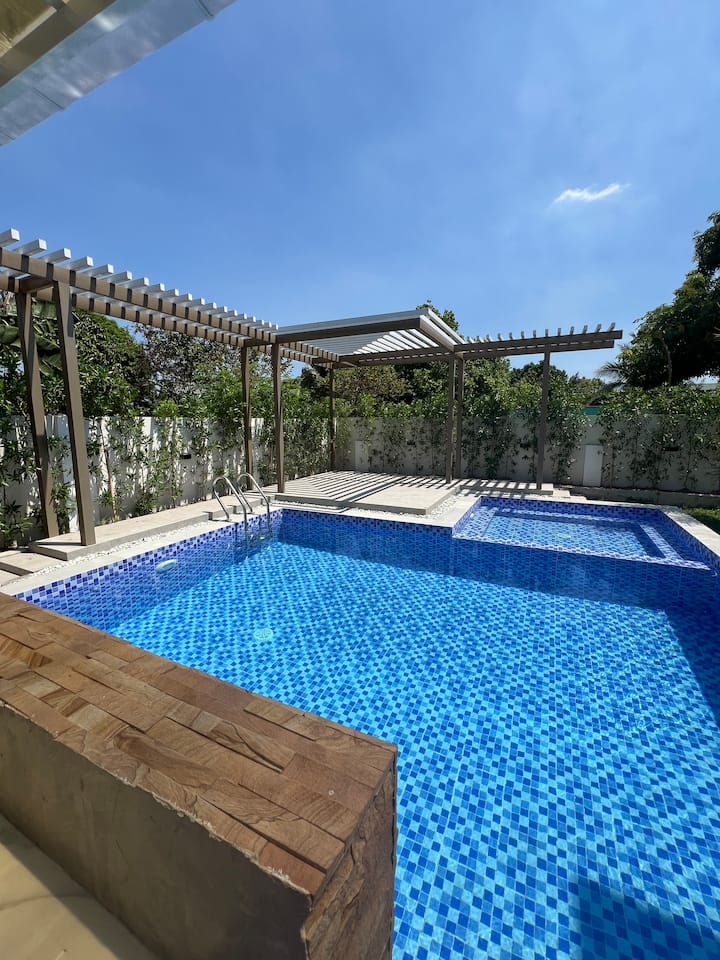 Modern Private Pool Villa Near Clark - Dinalupihan