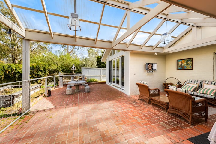 Serene & Classic Family Retreat By The Yarra - Croydon