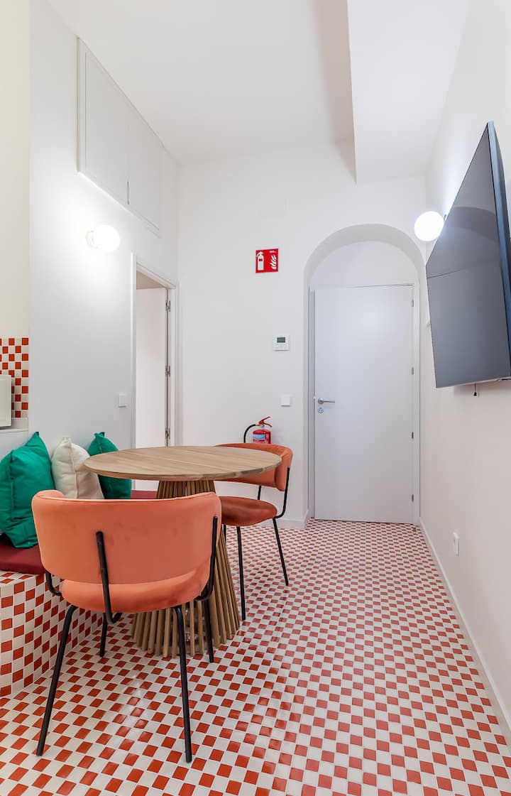 Exterior Apartment—color And Comfort In Malasaña - Madrid