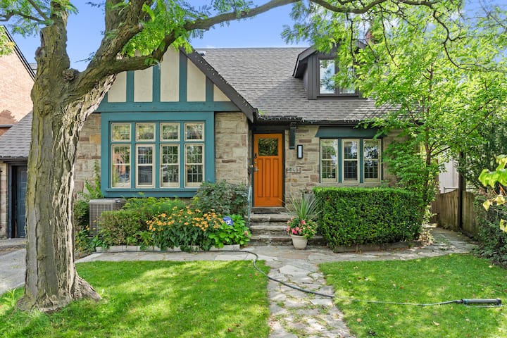 The Kingsway At Its Best! - Toronto