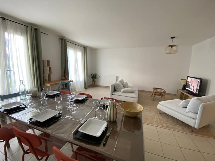 Maison Familiale, Jardin & Wi-fi Haut Débit - Villemandeur
