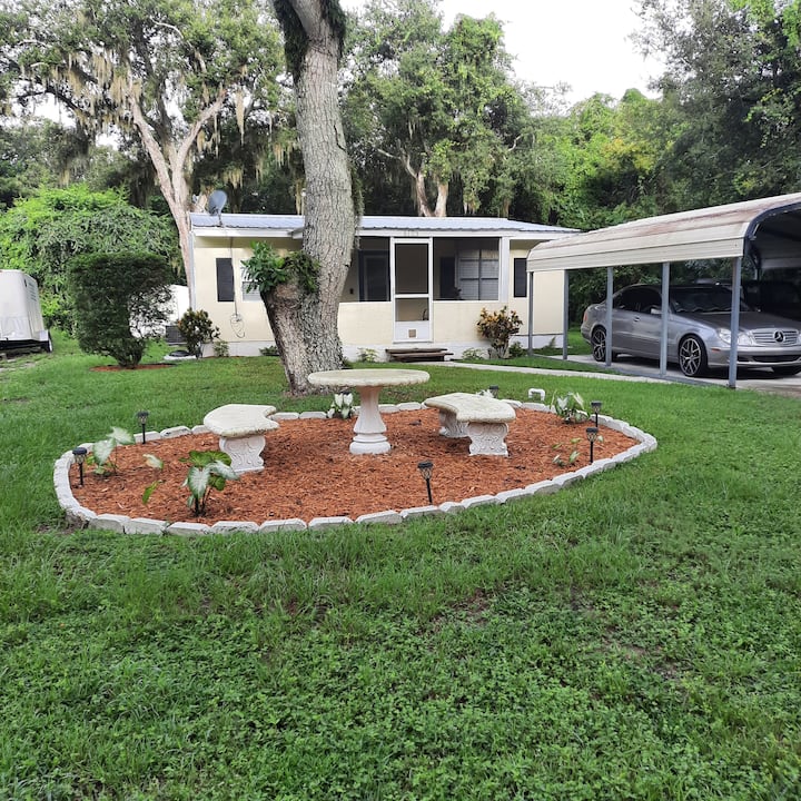A Nice Little Cottage 8 Minutes From Race Track. - Sebring, FL