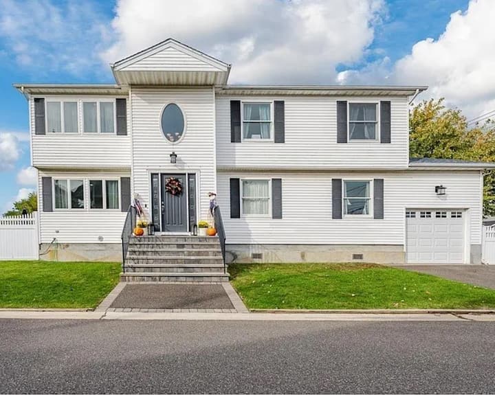 Seaford House - Seaford, NY