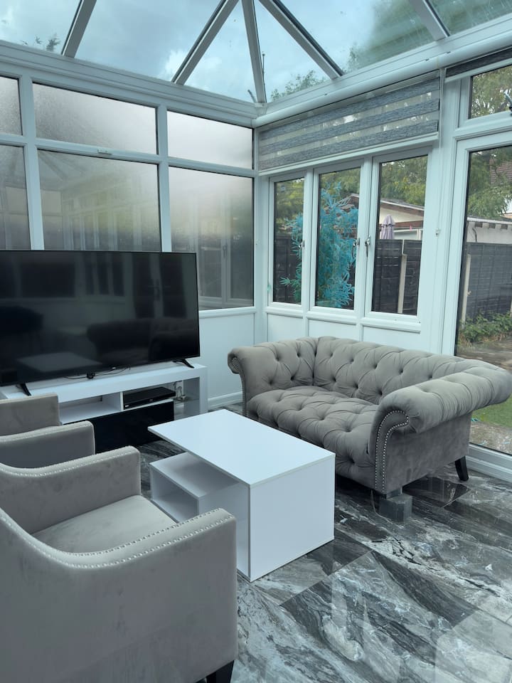 Stay Near Everything - Romford