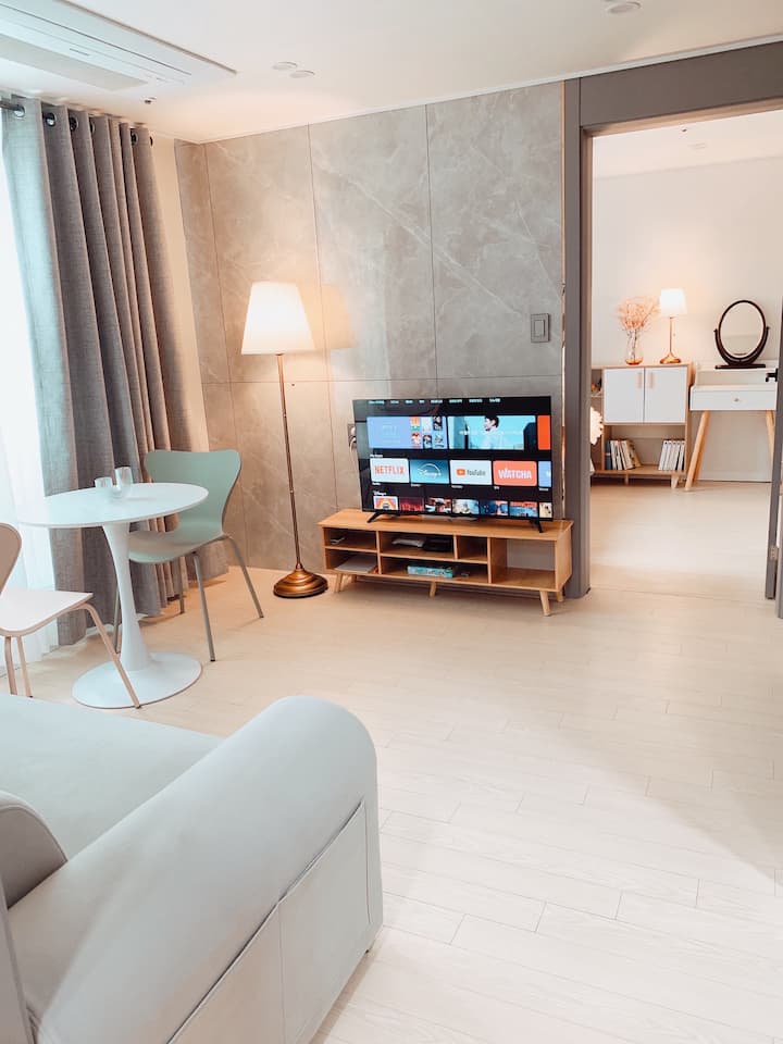 초역세권 신축건물/강남15분 홍대20분 명동30분/2호선 신림역/신규 할인! 장박 할인! - 과천시