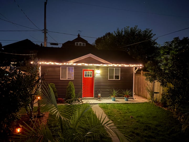 Charming Tiny Home In Walkerville - Windsor