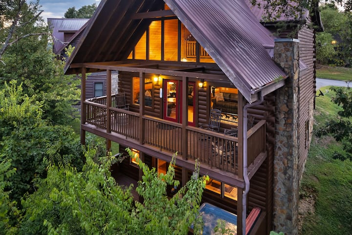 Cowboy Up Lodge! Fire Pit | Hot Tub | Pigeon Forge - Sevierville, TN