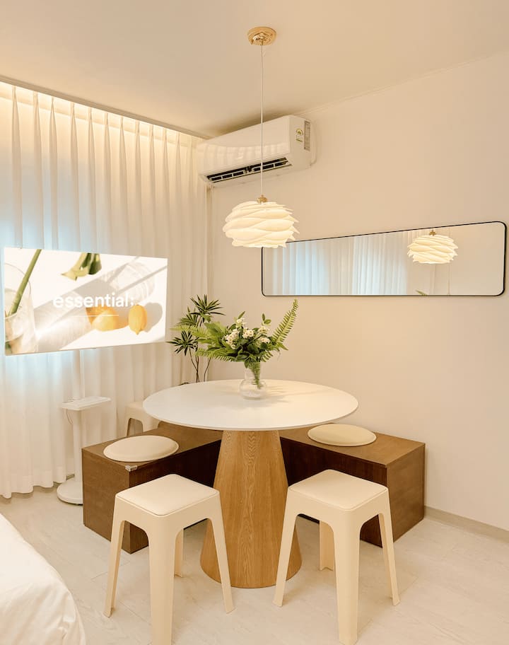 마포구청역3분/공항버스5분/5인3bed/홍대 망원시장/한강공원/편의점1분 - Seoul