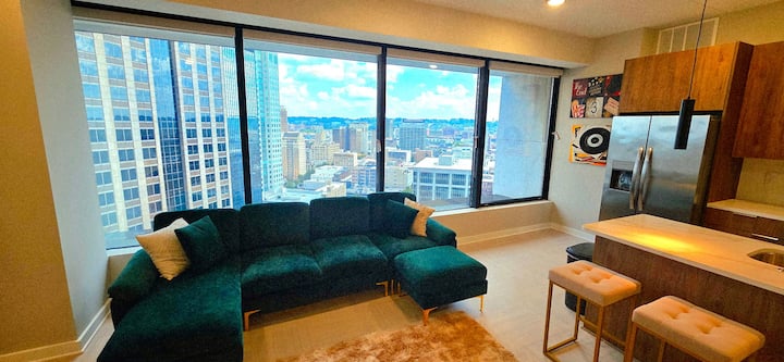 Luxury High-rise|king Suite & Fireplace - Birmingham, AL